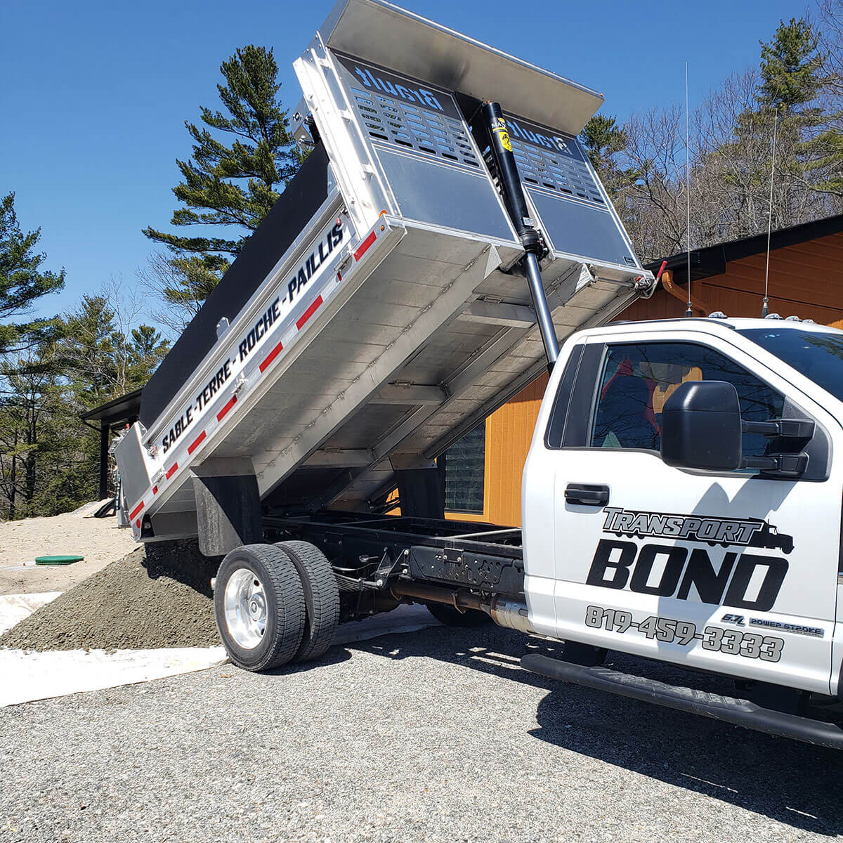 Gravel delivery – Transport Bond (819) 459-3333