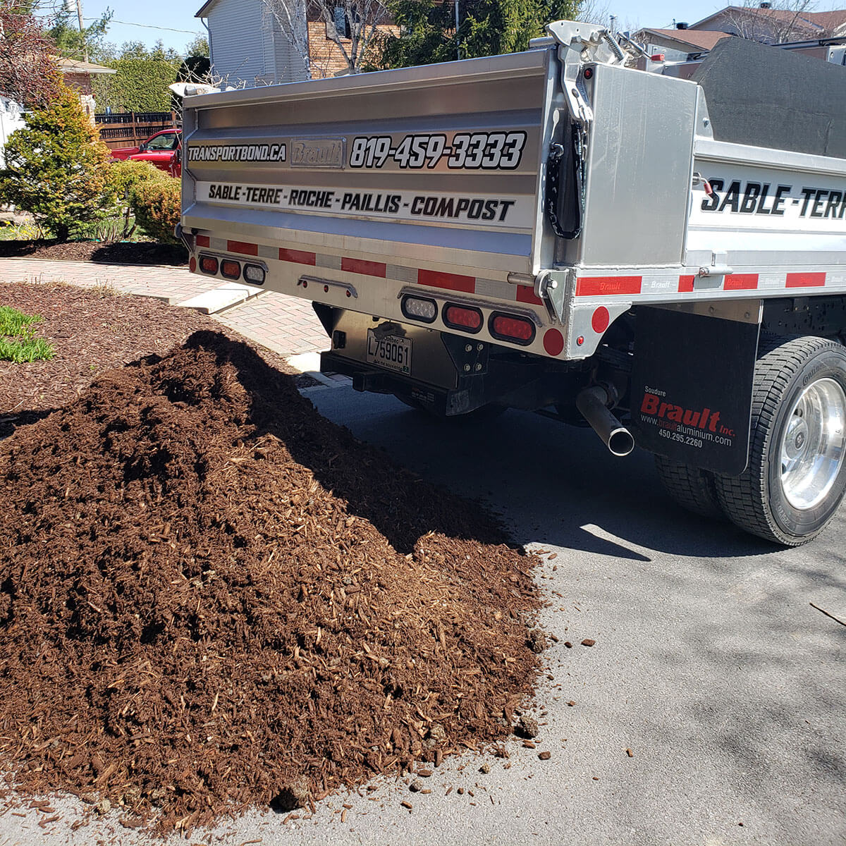 Mulch delivery – Transport Bond (819) 459-3333