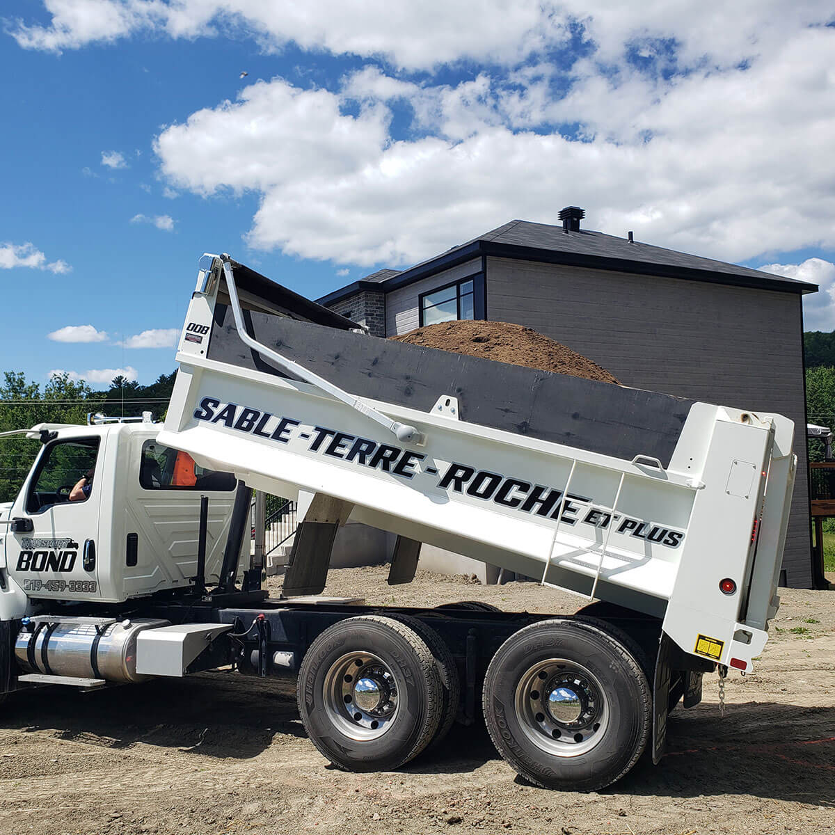 Livraison de sable – Transport Bond (819) 459-3333